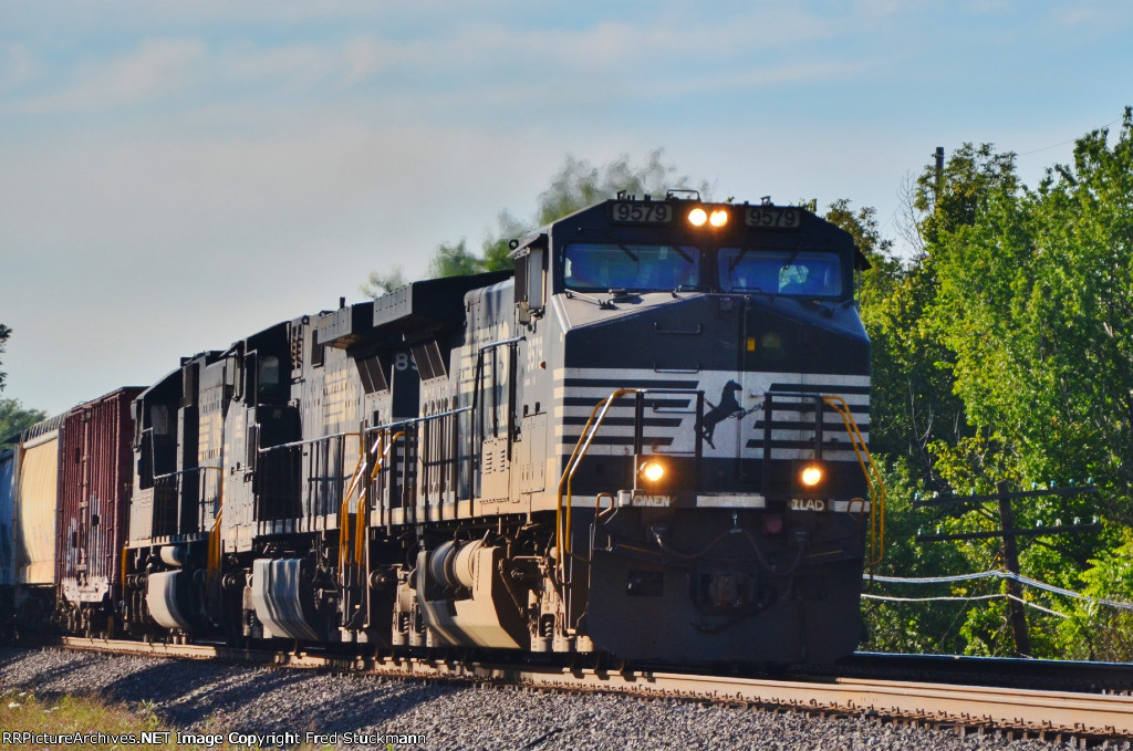 NS 9579 comes out of the sun.